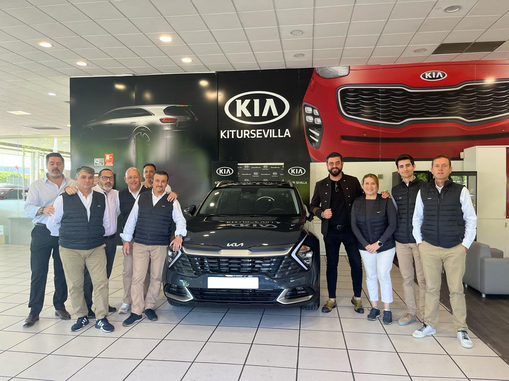 Manu Sanchez, embajador de Kia en Sevilla. - Conquero Automoción | Red de concesionarios de ...